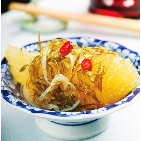 良質な数の子をふんだんに使い、白醤油であっさりした味に仕上げました。風味豊かな自慢の逸品です。■商品内容：松前漬200g×2袋 ■箱サイズ：210×142×32mm