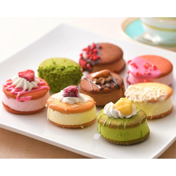 冷凍でも食感を感じられる“サクサク”の生地で、北海道産の生乳を使用したミルク感たっぷりのアイスクリームをサンドしました。見た目も可愛いらしいトッピングで飾りつけた、フォトジェニックな「ごほうびアイス」です。ラングドシャを使った見た目も可愛す...