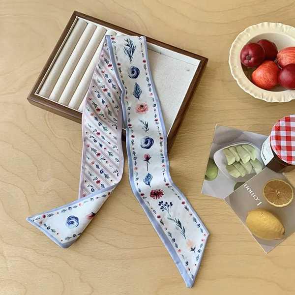 アイテムタイプ:水玉模様のスカーフ 素材: ポリエステル 性別女性 色: 映像ショーとして サイズ: 87*6 センチメートル (34.25*2.36 インチ) パッケージ: プリントスカーフ1枚 注意: 1.光と画面の違いにより、商品の色...