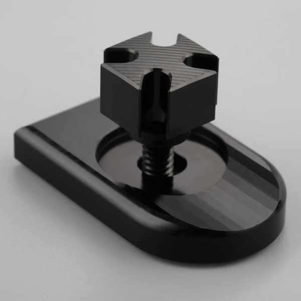 材料: 高品質のアルミニウム。Color: 黒糸径: 6mmボルト + タブカバー。備品:1996-2017ハーレーダビッドソンに適しています。