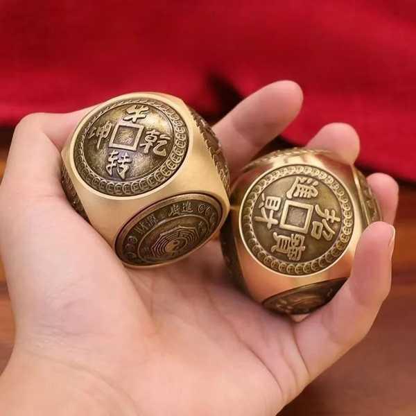 1.この6面回転そわそわおもちゃは、あらゆる年齢層の必需品です。6つの面はそれぞれ異なります2.大人やストレスを抱えている人への理想的で思いやりのある贈り物です。3.テーブルの上や手の中で素早く回転させることができ、視覚的に心地よい感覚と独...