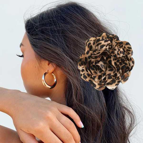 Notes:この商品は手作りのため、それぞれの商品がユニークであり、互いに見た目が異なる場合があります。Material:クリスタル/プラスチックBe For:女の子、さまざまな年齢の女性。