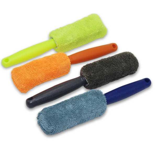 Hignに関係する化学物質:なし特殊機能:Car wheel brush製品の直径:4.5cm製品の重さ:50g製品の高さ:4.5cm製品の広さ:5.5cm製品の長さ:28.5cm銘柄:AMY CAR NEW FORCE起源:Cn (原点)...