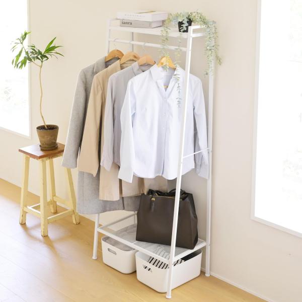 カラー：ホワイトサイズ：幅65×奥行37.5×高さ154.5cmスタイル：カジュアル【棚付きハンガーラック】棚付きなので衣類と一緒にバッグや帽子も収納できるハンガーラックです。身支度に必要なものを一式まとめて収納しておけます。【すっきり壁付...