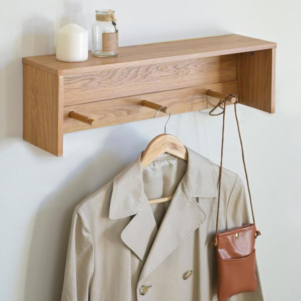 カラー：オークサイズ：幅60×奥行14.5×高さ18.5cmスタイル：3連ハンガー【浮かせる収納】専用ピンで石膏ボードに取り付けられる壁掛け家具です。※板壁や土壁・コンクリート壁には使用できません。【様々な場所に】デスク周りやリビング、玄関...
