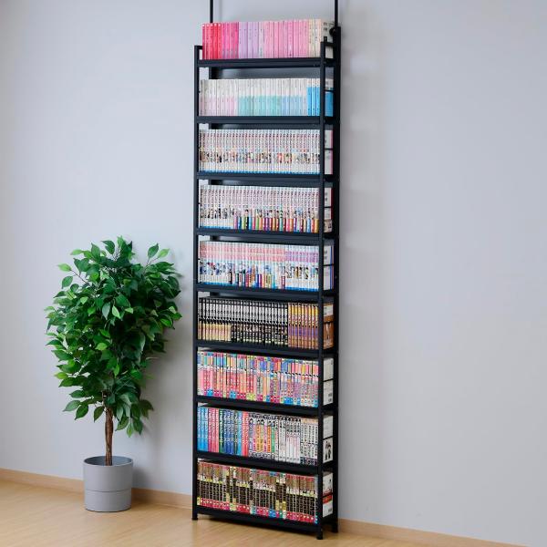 カラー：ブラックサイズ：幅61【スリムでも大容量】奥行15.5cmなので狭いお部屋でも圧迫感なく使え、なおかつ単行本を最大約310冊収納できる大容量のラック【突っ張り式で壁面収納のできあがり】突っ張り式なので天井近くまで収納として有効活用で...