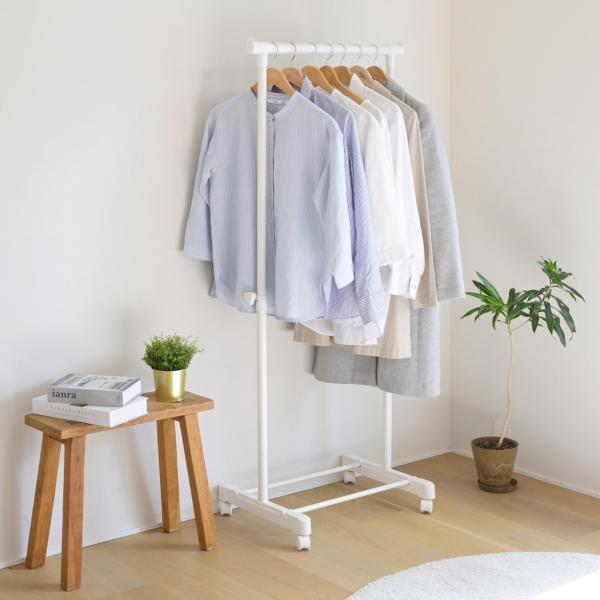 カラー：オールホワイトサイズ：シングルスタイル：カジュアル【オールホワイトのスリムなハンガーラック】お部屋になじみやすいオールホワイト塗装のハンガーラックです。スリムタイプなので、お部屋のすみに置いたり一人暮らしのお部屋でも使いやすいです。...