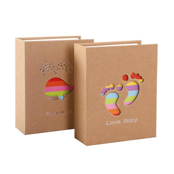 カラー：ホワイトサイズ：ワンサイズスタイル：ポケットセット内容：足跡や鯨のアルバム各１冊サイズ：約20.3×16.2×5cm/ポケットのサイズ：95x132cm/写真収納サイズ:L判(89×127mm)1冊に200枚の写真を収納できます。1...