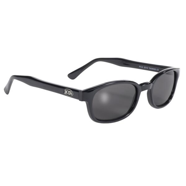カラー：ブラックスタイル：モダンLightweightFit comfortably under a helmetWire reinforced templesPolycarbonate protection100 percent UV p...