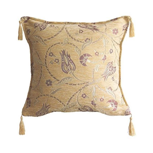 カラー：アイボリーサイズ：45cm角スタイル：伝統的なフローラル【サイズ】約43×43cm（40〜45cmの中綿をお使いください。） 【素材】ポリエステル ・アクリル 【生産】トルコ共和国※注）中綿は【別売り】です。通常の衣料用洗剤で手洗い...