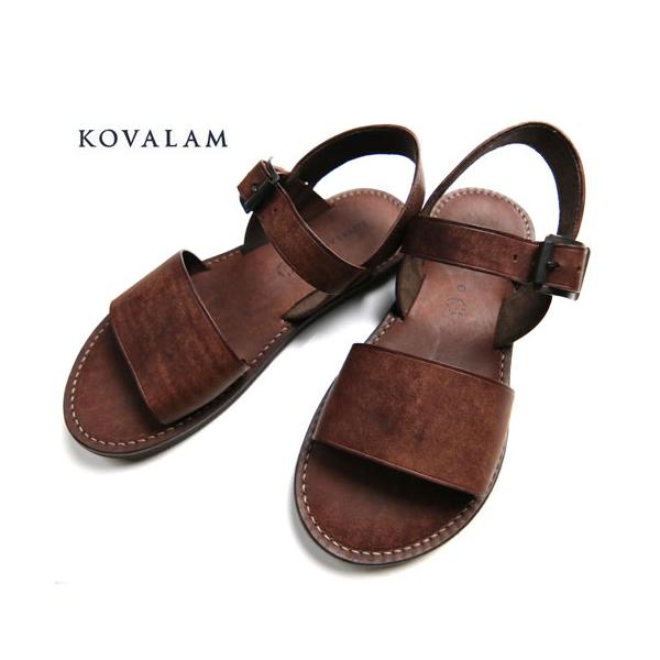 アッパーの3本のストラップにより快適な歩行を実現しております。特にカカドの 太目のバックストラップは重要で過度な革の伸びを防ぐためにステッチが入っており このサンダルの特徴となります。革はイタリア、トスカーナ州の名門タンナー＜バタラッシ・カ...