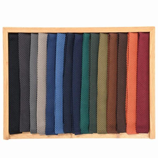 以下　workers談探しに探し、国産でできる最後かもしれないニットタイ。東京をはじめ京都、山梨、ニットタイの作れる工場を探すも「以前はやっていたのですが」「つい数年前に廃業しまして」の繰り返し。本来絹織物が得意なネクタイ屋さんにだめもとで...