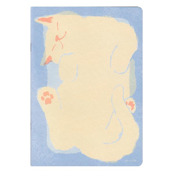 何気ない日常をやさしく温かい世界観で描く、猫が大好きなイラストレーター「mula」さんのA5サイズノートです。目への負担が少なく書きやすい書籍用紙を使用。■A5・210×148mmmサイズ■64ページ　5mm方眼罫日本製◇メール便対応個数：...