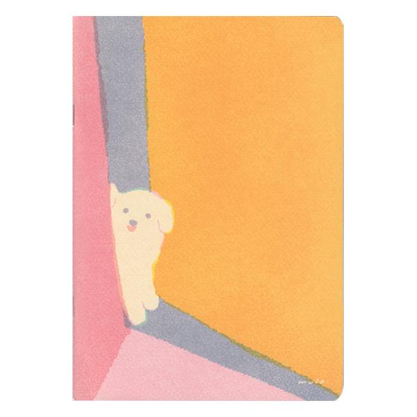 何気ない日常をやさしく温かい世界観で描く、猫が大好きなイラストレーター「mula」さんのA5サイズノートです。目への負担が少なく書きやすい書籍用紙を使用。■A5・210×148mmmサイズ■64ページ　5mm方眼罫日本製◇メール便対応個数：...