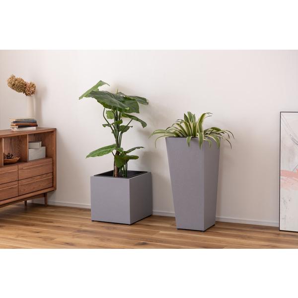 インテリアと一体化した植物を鉢のまま入れるだけで、スタイリッシュになるプランター。シンプルなデザインながら、お部屋の主役となるアイテムです。商品の仕様について【材質】繊維板(セメント仕上) ポリプロピレン【機能】8号用【静的耐荷重】設定なし...