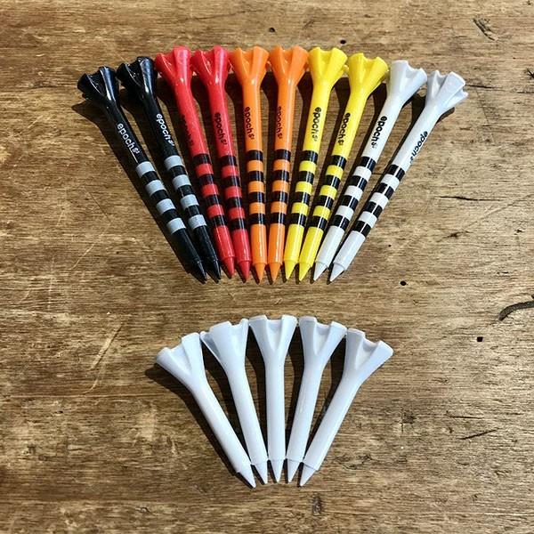 カラフルな軸に目安のバンドがプリントされてます。エポックティーの原材料は再生プラスティックと小麦などの炭水化物で作られたエコティーです。飛んで曲がらないティーと評価され、ツアーで多くの選手が使用し、マスターズでオフィシャルティーとして使われ...