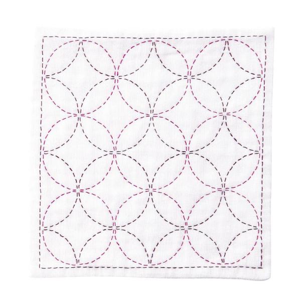 自分で作るので愛着がわくこと間違いなし!ハンカチは3重ガーゼを使用しています。図案は布にプリント済。