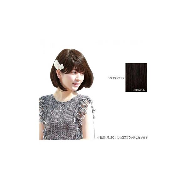 丸みのあるシンプルなふんわりボブ。自毛をまったく見せずにスッポリかぶる「かつら」タイプのウィッグ。ウィッグの内側に「帽子」がついている仕様です。