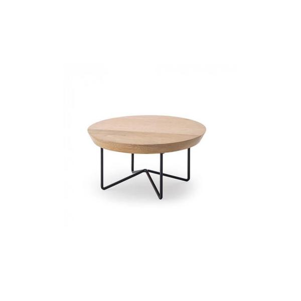 そのまま置いていた鉢もちょっとした装飾でまた違った雰囲気に演出します。アクセサリーを置いたりしても素敵です。