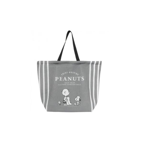 可愛いスヌーピーの柄が入っています。仕切りで分類できるランドリーバッグです。