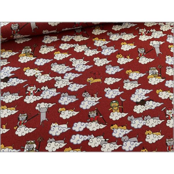 綿８５％ 麻１５％　綿麻キャンバス。コットン＋リネン混紡生地。地色は赤茶。ラディッシュブラウン。プリントのサイズ感は小さめ。雲の大きさはほぼ均等で１.５ｘ３ｃｍ。バッグやポーチ、小物、インテリアに。約１１０ｃｍ巾。（商用利用可）綿麻は水通し...