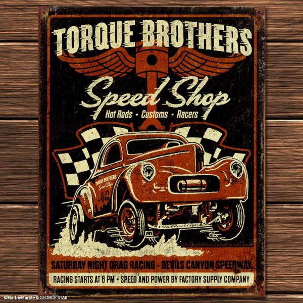 アメリカン雑貨の定番アイテム、ブリキ看板です。＼(￣∇￣+)男の秘密基地、ガレージのインテリアには必須のアイテムですね。 ポスターには無い金属の質感や、エイジングを楽しめるのブリキ看板がイイところです。(*￣▽￣*)そのまま壁に立てかけるも...