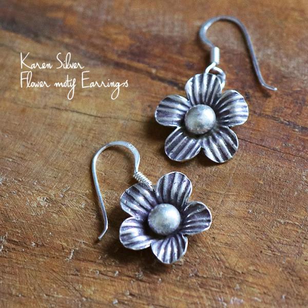 ◇メール便送料 全国一律260円※メール便はポスト投函の為、日時指定はお受けできません。▼サイズ(平置き採寸)ワンサイズ： (モチーフ幅)直径15mm▼素材・生地の特徴素材： カレン族シルバー（シルバー925）原産国： タイ▼コメント・仕様...