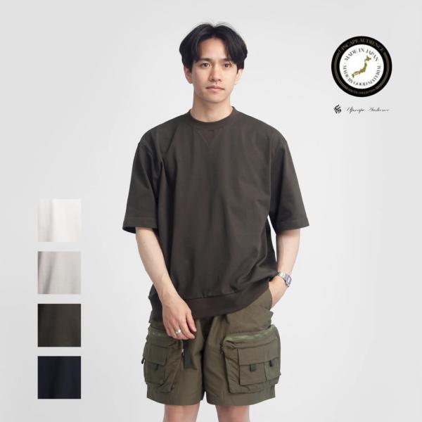 Upscape Audienceからスウェットライクなディテールと立体シルエットが魅力の半袖Tシャツをご紹介。首元のガゼットスウェット由来の仕様を取り入れつつ、背面と裾に配したタックで丸みのあるフォルムを形成。一枚でも様になる立体的なデザイ...