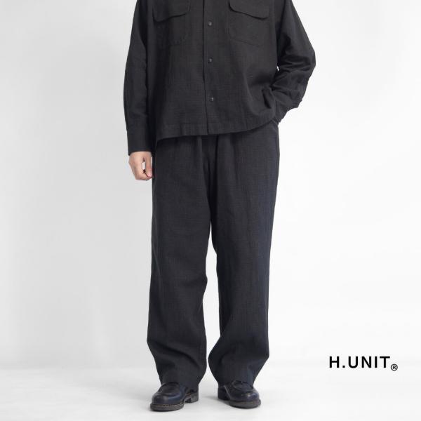 H.UNIT(エイチユニット)から、ヴィンテージな雰囲気がプンプンする小柄チェックの綿麻生地を用いた、ワイドシルエットのイージーパンツをご紹介。◆実寸サイズ(2)/ウエスト約68-84/レングス75/股上35/ワタリ40/裾幅23(3)/ウ...