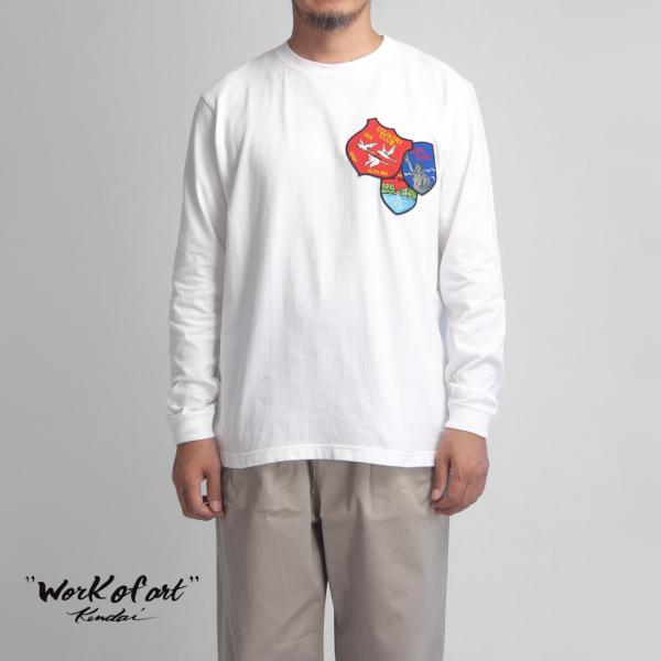 WORK OF ART KENDAIから、独特な世界観をまとったプリントロンTEEをご紹介。ハンドメイド刺繍アーティストとして知られるKENDAIによるこちらの一着は、胸ポケット上に配された3枚のワッペンと、大判のバックプリントが目を惹く存...