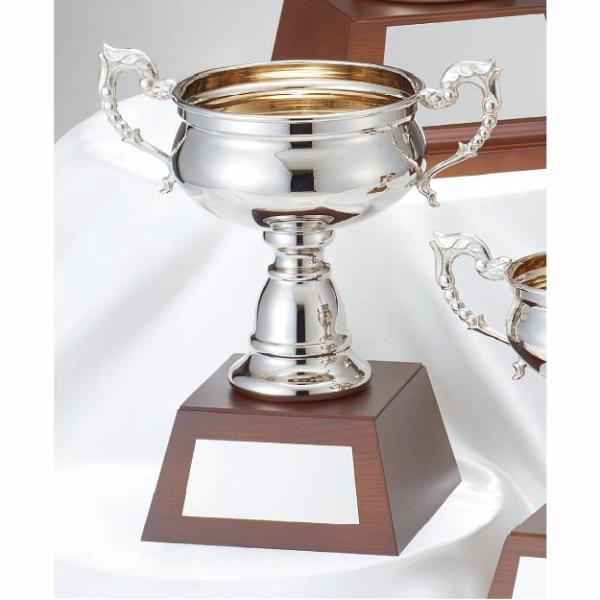 ゴルフ、サッカー、野球、各種スポーツ大会など表彰式で使われるカップです。優勝カップの持ち回り用や記念品に最適です。 装飾に紅白リボンを取り付けます（無料）。