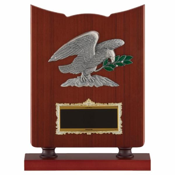 鷲をモチーフとした楯(盾)です。ゴルフ、サッカー、野球などの各種スポーツ大会の表彰や、企業表彰、感謝状、功労賞、表彰状、退職記念などの記念品としてご利用いただけます。装飾に紅白リボンを取り付けます（無料）。