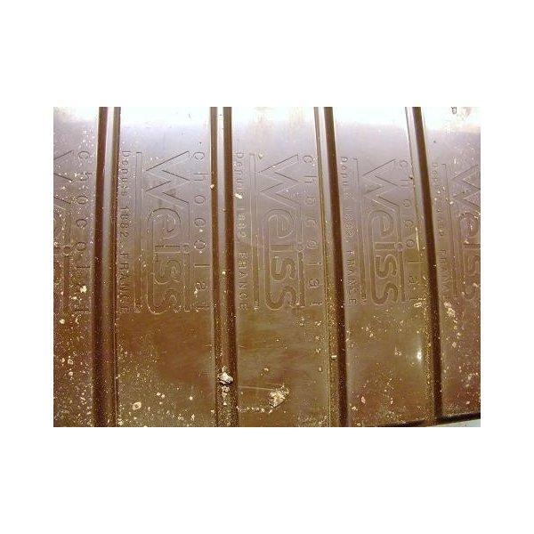 カカオ55%　アフリカ、マダガスカル、エクアドル、ヴェネズエラ産のカカオ豆のブレンド原材料：カカオ、カカオバター、砂糖、大豆レシチン（乳化剤）、ヴァニラ賞味期限：2年間保存方法：温度15-18度　湿度65%以下内容量：1kg　 クーベルチュ...