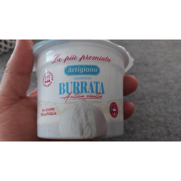 賞味期限は非常に短く翌週月曜日までです。ご了承ください。<br>モッツァレラのように食べやすいチーズです。<br>サラダとして、トマトやオリーブオイル、オレガノなどのハーブと<br>前菜に、主菜に、パスタ...