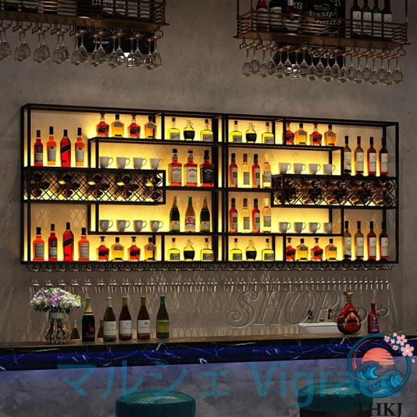 ? 多目的収納デザイン: 広々とした ウイスキー 棚 ため、ワインボトルや脚付きグラスをたっぷり収納できます。内蔵のガラスフックでワイングラスを安全に掛けられます。巧みなレイアウトにより、エレガントなディスプレイを維持しながらワインボトルや...