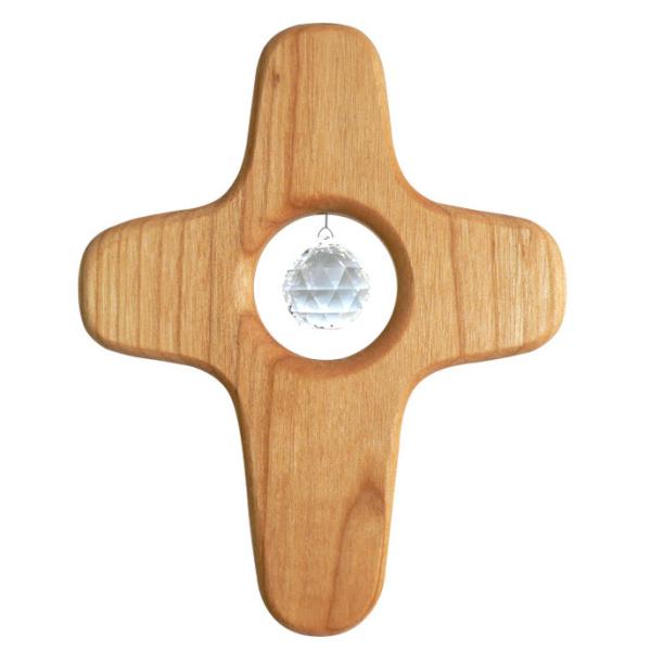 クリスタルモビール十字架をお部屋の窓辺に飾ると、お部屋全体に、清楚で凛とした雰囲気が漂います。十字架の真ん中にあるクリスタルに日光が差し込むと、クリスタルが輝き、お部屋の中にたくさんの虹のプリズムが生まれます。メーカー：シュテルネンガッセ社...