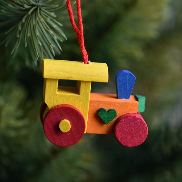 ドイツのエルツ地方にあるウルブリヒト工房で作られているクリスマスオーナメントをご紹介します。ここでは昔ながらの雰囲気のオーナメントから、可愛らしく個性的なオーナメントまで、たくさんの木製オーナメントを作り出しています。本場ドイツのクリスマス...