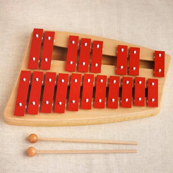 打楽器メーカーとして世界でも有数のドイツゾノア社の製品です。正確な音階と美しい音色を出すことに細心の注意を払って製作されています。木の打棒が2本ついていますが、あわせて別売りのゴムばち（打棒・ラバー）もどうぞ。やわらかい音色になります。メー...