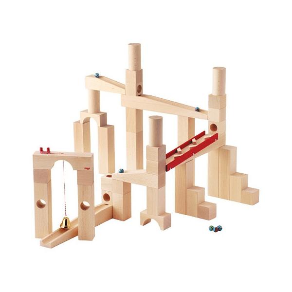 玉転がしを嫌いな子どもはいません！しかも、自分で道を作って転がすなんて楽しいですよね。大人が組んであげると３歳過ぎから遊べますが、しっかりと自分で組めるのは5才くらいからでしょう。少しずついろんなパーツを増やしていくといいですよ。【メーカー...