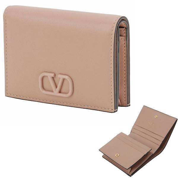 ＜カラー＞　ROSE CANNELLE ピンクベージュ■モデル：1W2P0P39 ZBA GF9■サイズ：H約8.5cm×W約11.5cm×D約2.5cm■仕　様：スナップボタン開閉 / 内側：札入れ×1、ファスナー式小銭入れ×1、オープン...