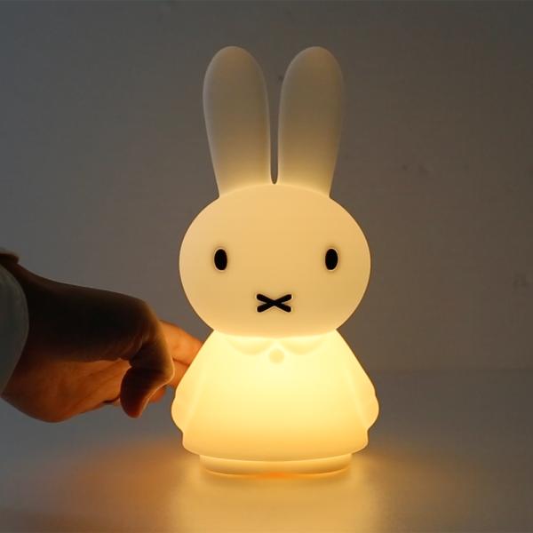 ■■ marcsSTORE限定で先行発売！■■■ MIFFY LAMP シリーズ初めての立ち姿のミッフィーが登場！■ ポンポンと叩いて、らくらく操作やさしく本体を叩くと電源のオン・オフと4段階調光が可能です。■ ナイトライトに嬉しい■ 19...