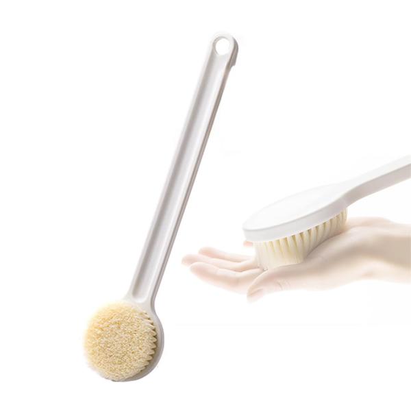 カラー：ベージュ【背中のブツブツにもう悩まない】高密度のもふもふブラシが肌内部まで入り込み、背中ニキビの原因にアプローチ。洗い残しの汚れをつるんっと落としてくれるため、健やかな若々しい素肌を目指せます。【素肌が喜ぶ"もふもふ" 背中ブラシ ...