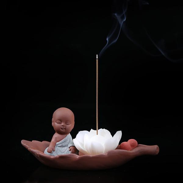 カラー：蓮の香立て線香皿のサイズは長さ13.2 ×幅6.7 x 高さ5.2 cm精巧で緻密な蓮のお香たてとオリジナルの香皿を組み合わせたおしゃれ感が溢れる香の器です。取り扱い簡単なアイテムで、お香を薫く際、線香の灰がお皿からはみ出る心配ない...