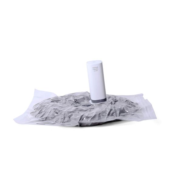 カラー：ホワイトサイズ：11cmスタイル：圧縮器本体1台+Sサイズ袋20枚(36cm×36cm)自動OFF 機能：圧縮が完了すると自動で電源が切れます。携帯性：本体サイズ約11cm、重さ約150g のスマホよりも小さな超小型、超軽量サイズで...