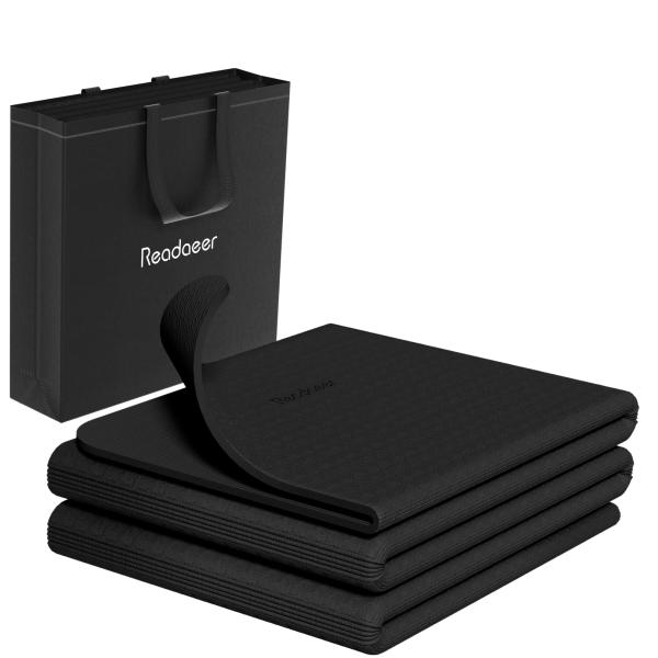 カラー：ブラック【商品詳細】マットサイズ：長さ183 x 幅61 x 厚さ0.6 cm　折り畳みサイズ：長さ37 x 幅30 x 厚み6 cm　本体*1 収納バッグ*1。【素材】?熱可塑性エラストマー（TPE）はクッション性と反発性に優れた...