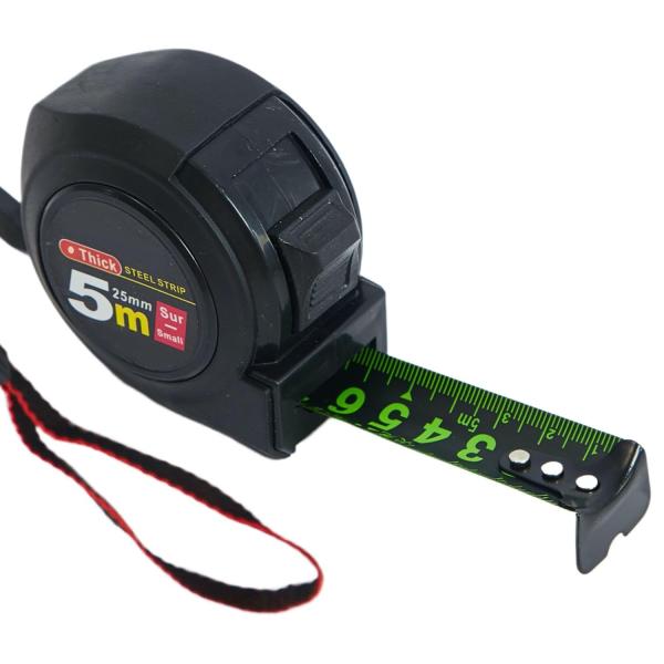 カラー：ブラックサイズ：長さ5 m【多機能測定ツール】DIYから住宅改修まで、この巻尺はあらゆる場面で活躍します。最大5メートルの長距離測定が可能です。【利用者に優しい設計】所定の位置にテープをロックするボタンが付いている巻尺で、正確かつ信...