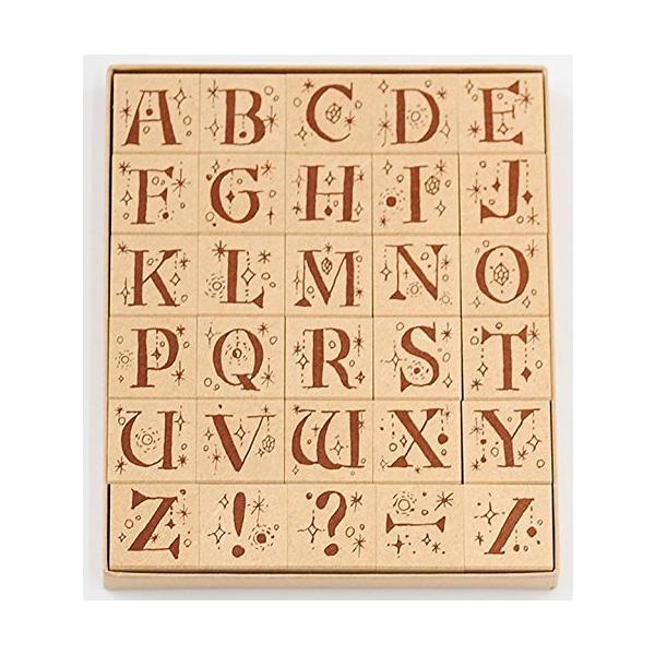 【商品概要】スタンプサイズ：26mm×26mm×15mm紙箱サイズ：137ｍｍｘ165ｍｍｘ18ｍｍ【商品説明】少し大きめのキラキラ柄のアルファベットスタンプです。 パッケージケースは紙箱で出来ています。【商品詳細】ブランド：スタンプ工房　...