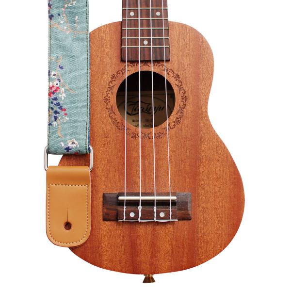【商品概要】MUSIC FIRST「梅の花」ソフトコットンウクレレストラップウクレレショルダーストラップビンテージスタイルライトブルー梅の花の模様。素材：コットン（外側）+本革+コットン（内側）+ 金属部品幅：1.5インチ（3.8センチメー...