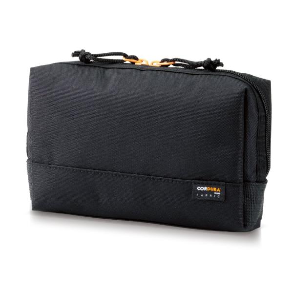 【商品概要】摩耗、引き裂き、すり切れに強いCORDURA(R)1000Dナイロンを採用。 ACアダプタやマウスなどの大きいガジェットも収納でき、高い質感と耐久性を兼ね備えたCORDURA(R)ガジェットポーチ。バッグタイプ:ポーチ気室数:1...