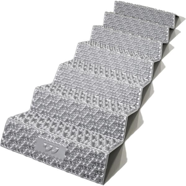 【商品概要】【何年も使える耐久性】高品質のマットをリーズナブルに。何度もキャンプマットを買い替える必要がないよう、何年も使える高品質マット【夏でも冬でも使えるキャンプマット】夏はアルミ面を下に、冬はアルミ面を上にすることで気温への影響を減ら...